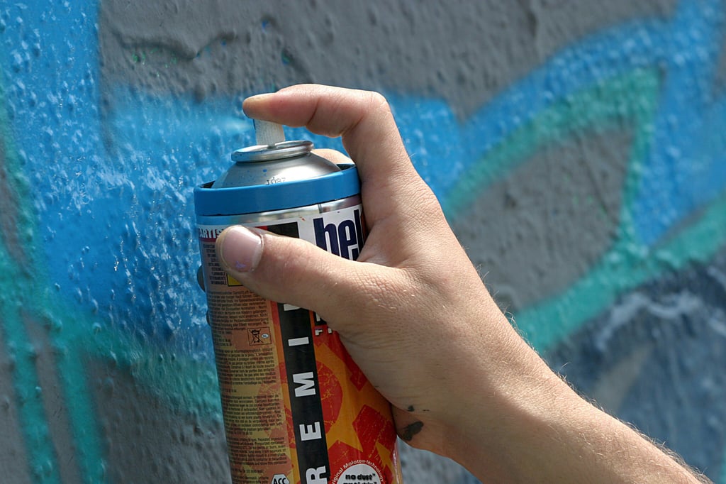 16-Jähriger beim Graffiti-Sprühen auf frischer Tat ertappt