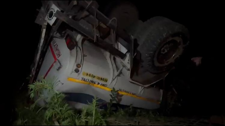Oil tanker overturns in Sivasagar’s Rudrasagar, fuel-laden vehicle ...