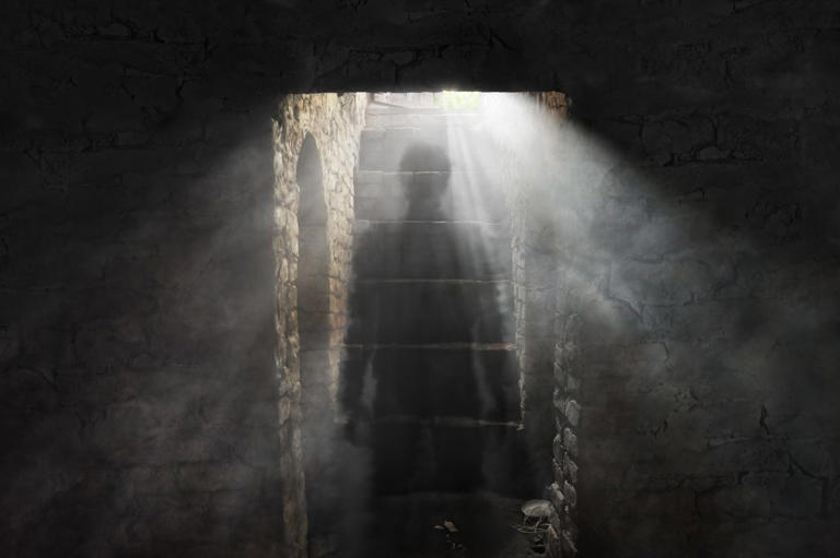 The strange similarities between near-death stories and religious texts
