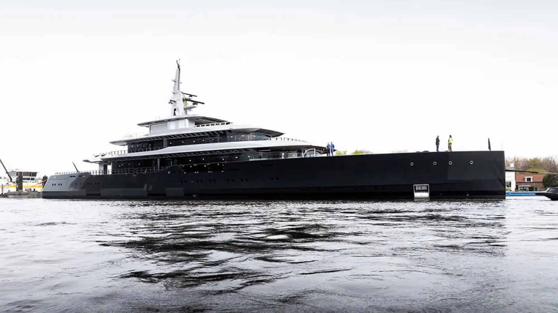 Feadship onthult nieuw, megalomaan superjacht met de grootste beachclub ...