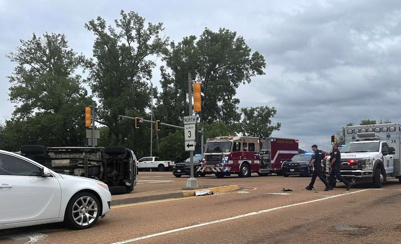 Crash overturns SUV, blocks traffic near Alton and East Alton