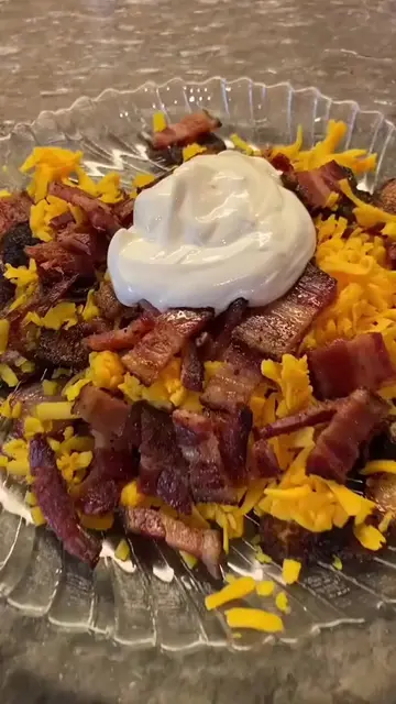 Keto loaded baked potato hack with crispy bacon