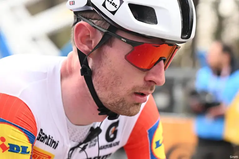 Gee-West vindt strijd met Arensman, Hindley en Gall om Giro-podium ...