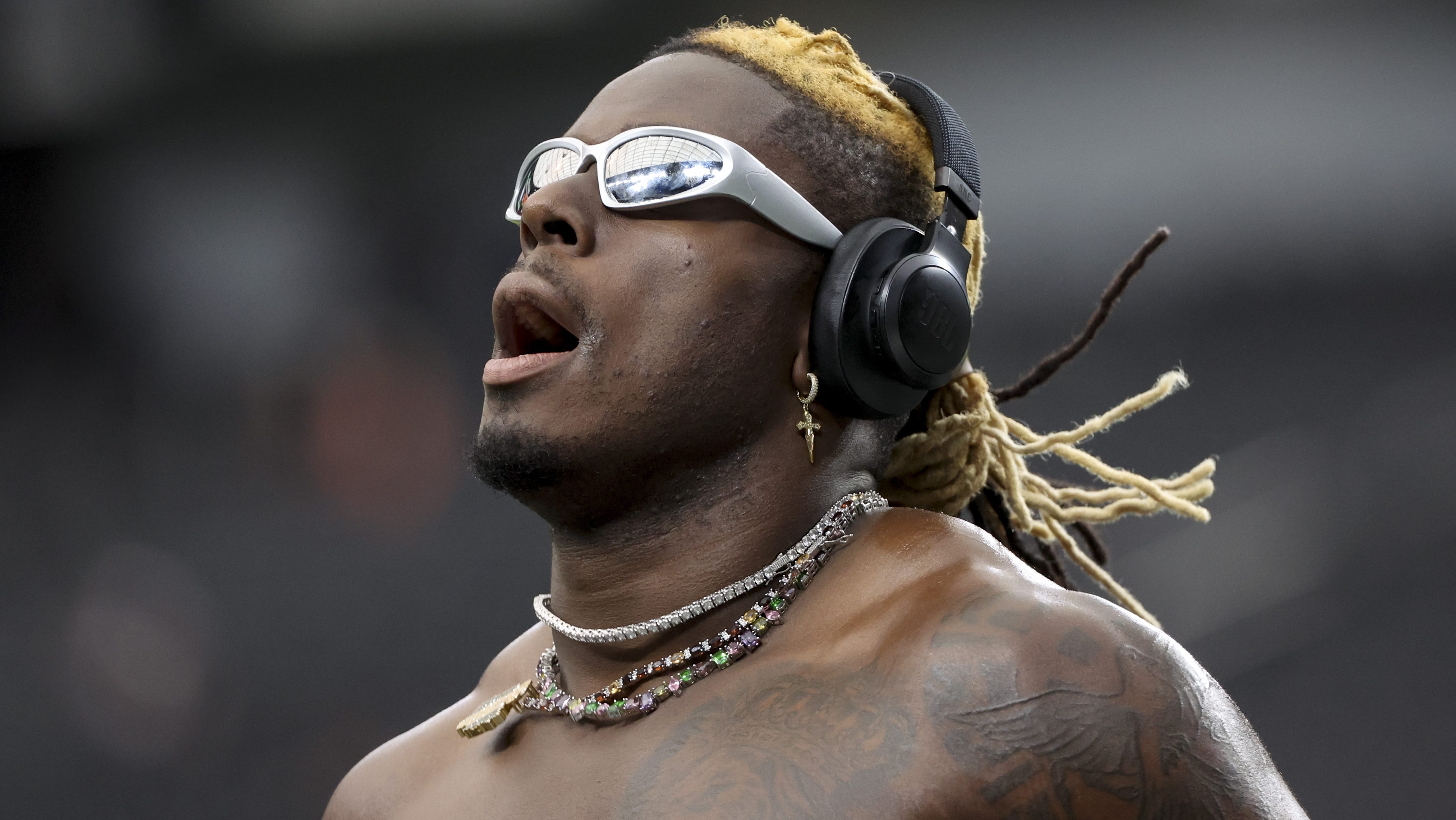 Former TE David Njoku sends message on Browns in first Chargers press ...