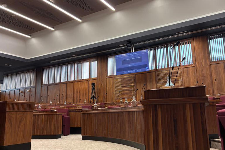 Oldham Council is still at deadlock, and taxpayers could foot £1.2k-a ...