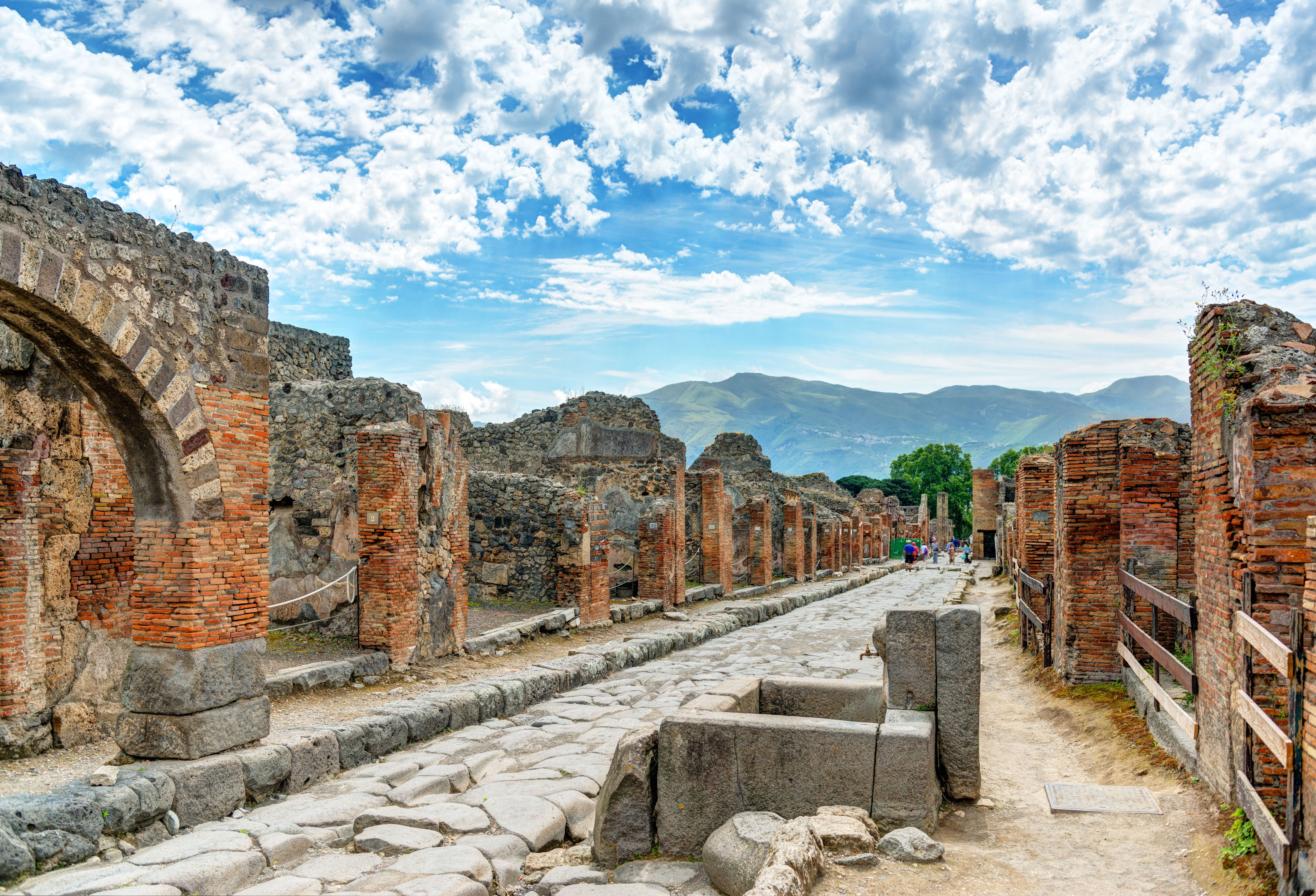 Frescoes of Zeus, Helen of Troy, and Apollo discovered in Pompeii still ...