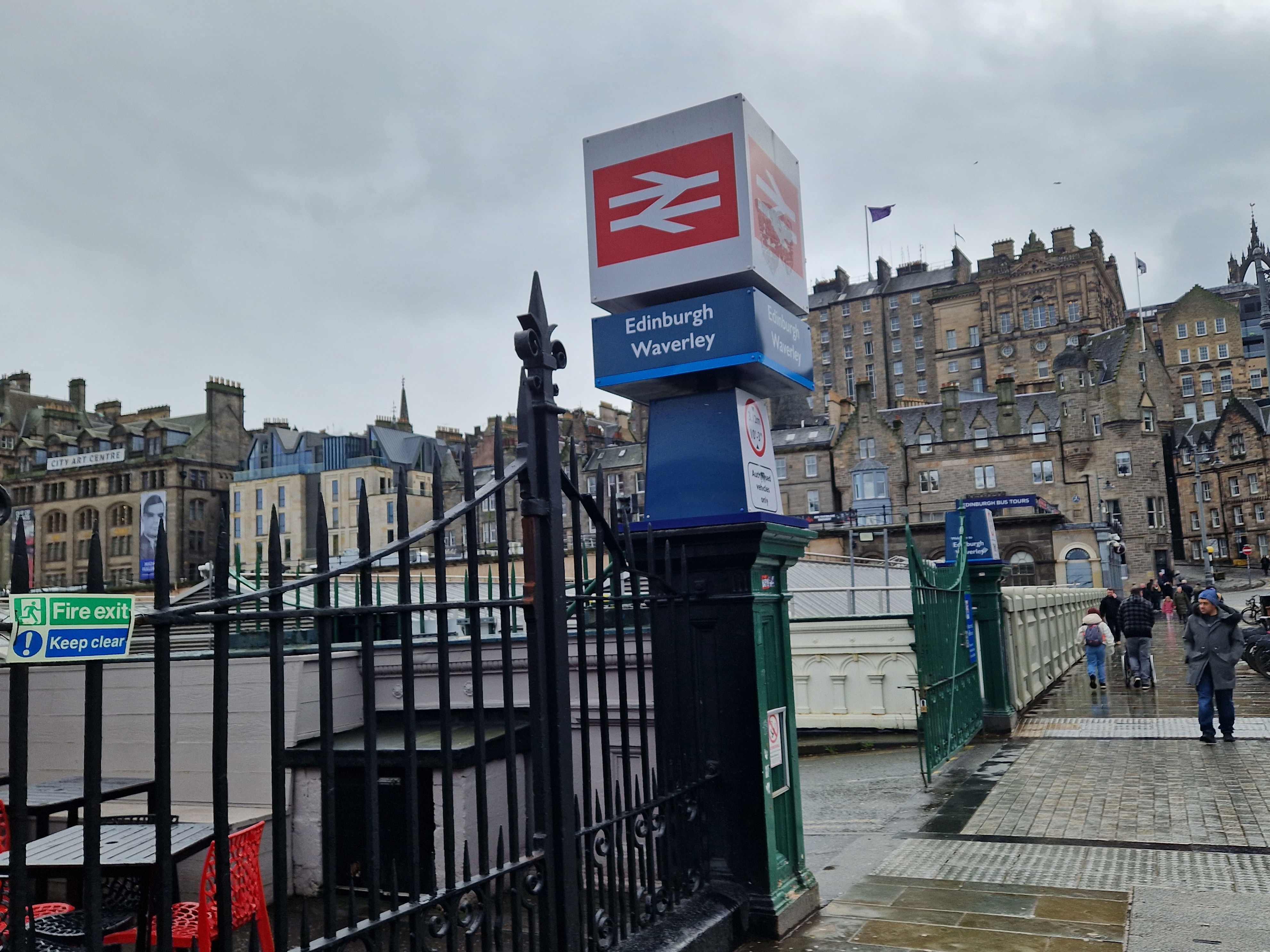 Edinburgh train passengers facing travel chaos after lorry crashes into ...