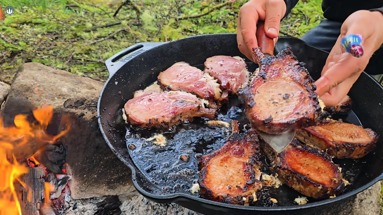 Mira cómo las chuletas de cerdo y el arroz se convierten en la comida ...