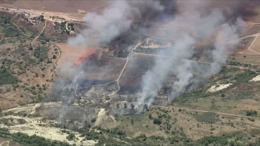 Bain fire update: Evacuations remain as crews battle 1,300-acre Jurupa ...