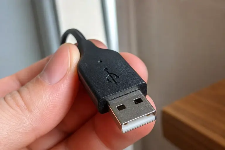 Pilen på dit USB-stik: 9 ud af 10 har set den, men ingen ved hvad den ...