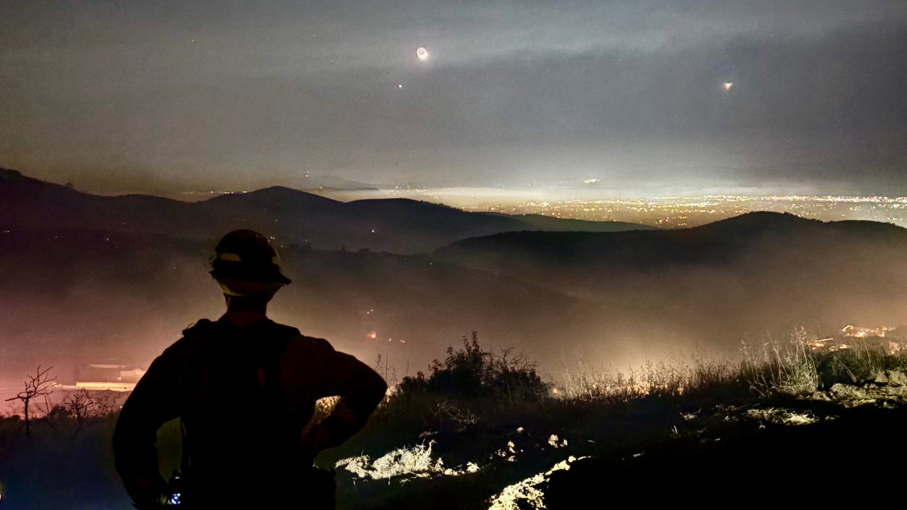 Evacuation shelters available for Sandy Fire in Simi Valley