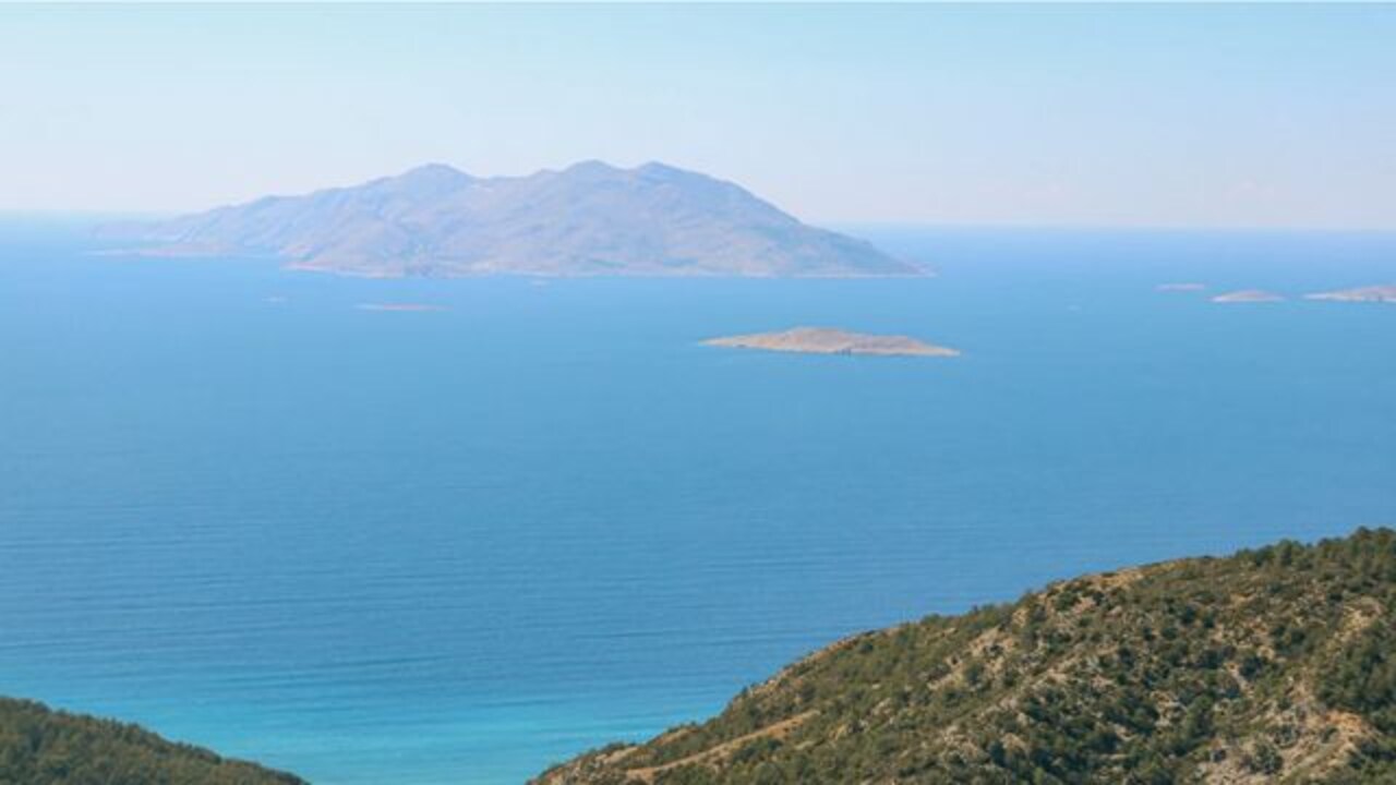 Nachdem Verkauf mehrfach scheiterte: Griechische Insel kostet statt 8 ...