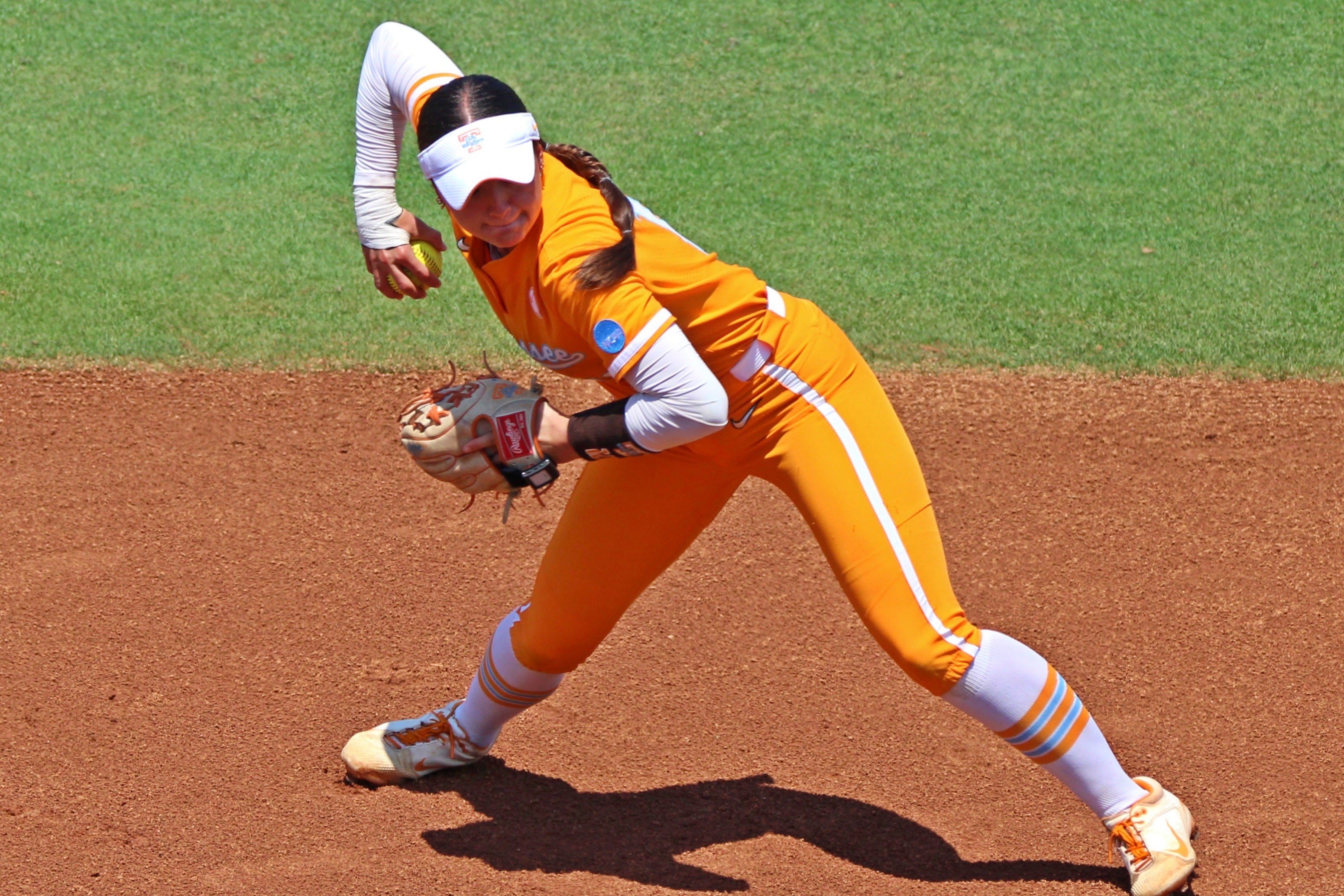 Where to watch Tennessee-Georgia softball game 1: TV, channel, stream