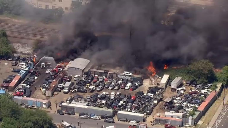 Large fire in North Philly sends thick, black smoke into the air on ...