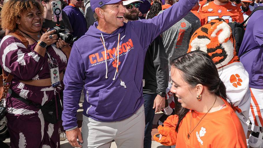 Elite 2027 four-star running back commits to Clemson over Auburn and FSU