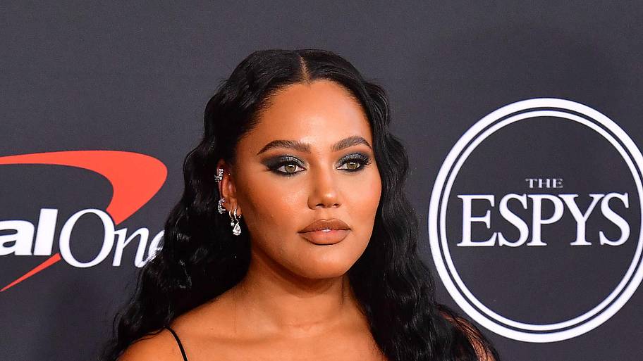Stephen Curry's wife Ayesha glows in yellow dress on dream beach vacation