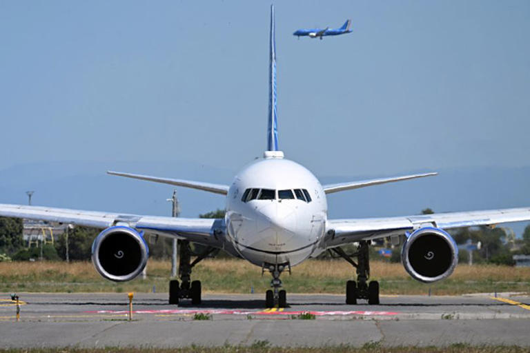 Flights cancelled as major airline goes into administration