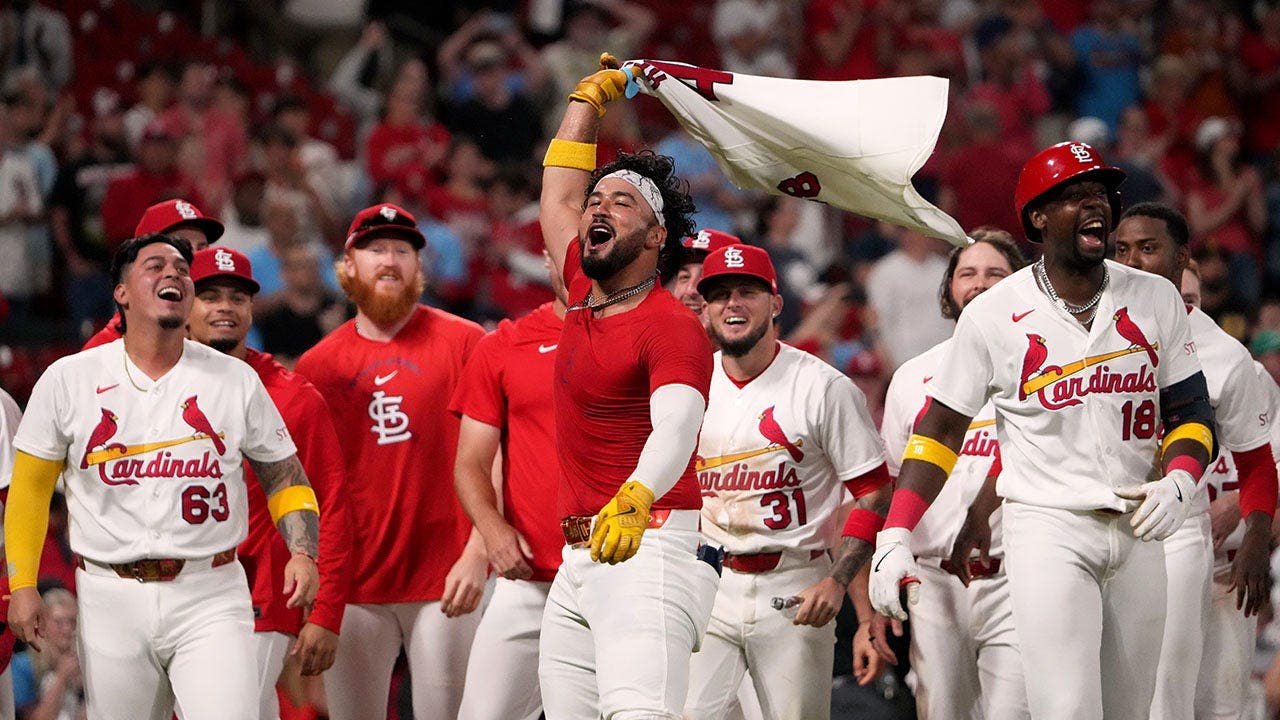 Cardinals' Ivan Herrera acknowledges shirtless mob after clubbing walk ...