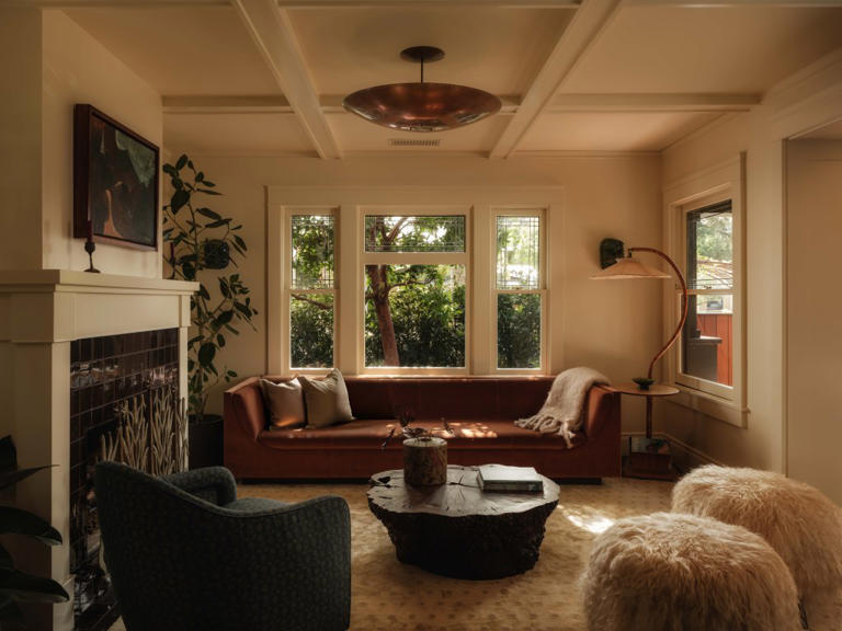 Charming WWI-era compound lists for a record price in a beachy LA enclave