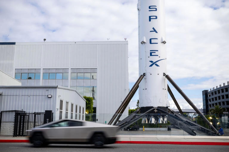 SpaceX fires starting gun on its blockbuster IPO