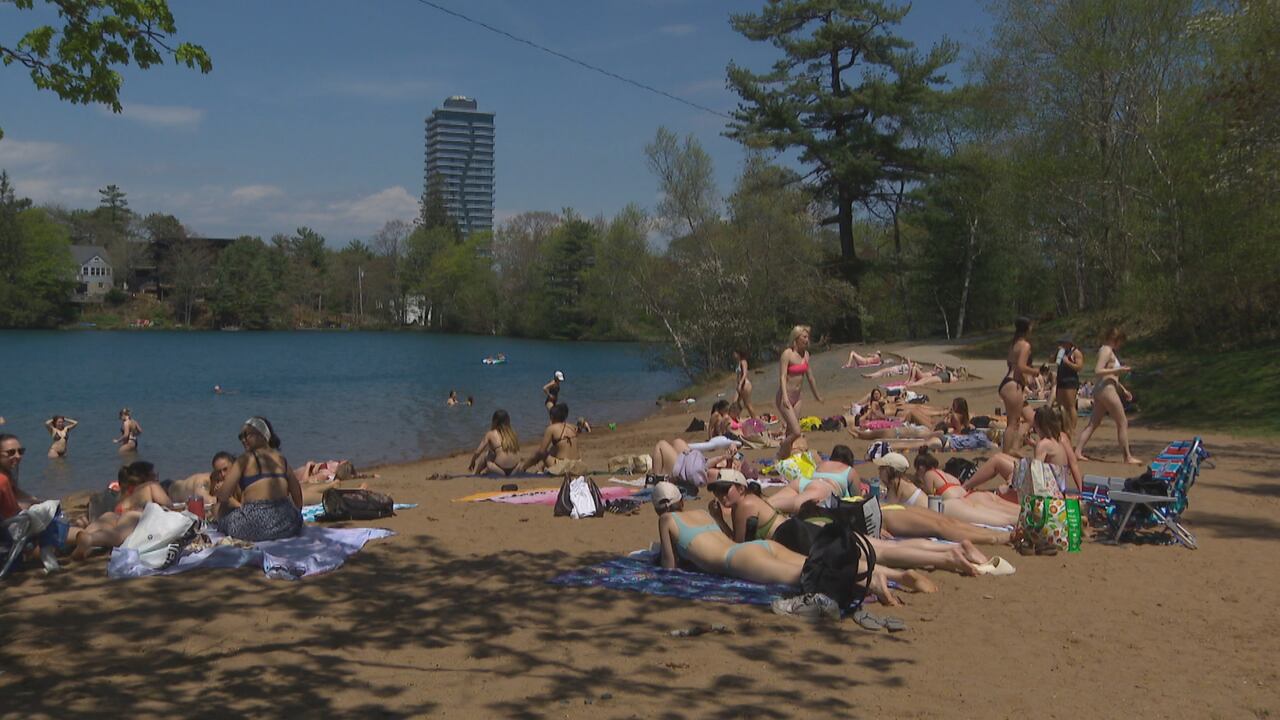 NS sunseekers soak up unseasonably warm temperatures