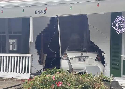 New Orleans restaurant heavily damaged as car crashes through dining room