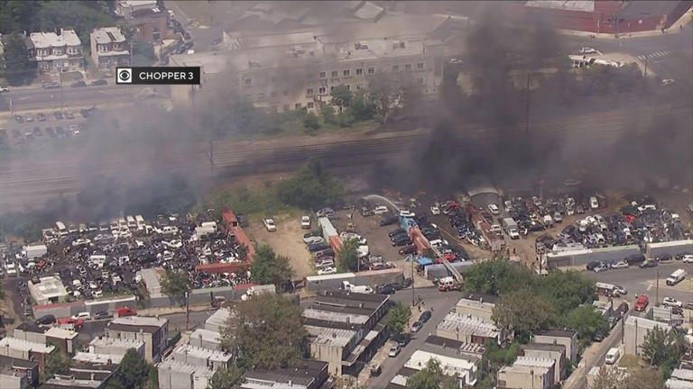 2 fires near train tracks in Philadelphia disrupt Amtrak, SEPTA service