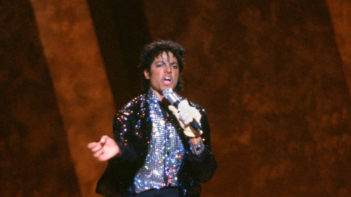 Humanoid robot fails to dance like Michael Jackson in viral performance