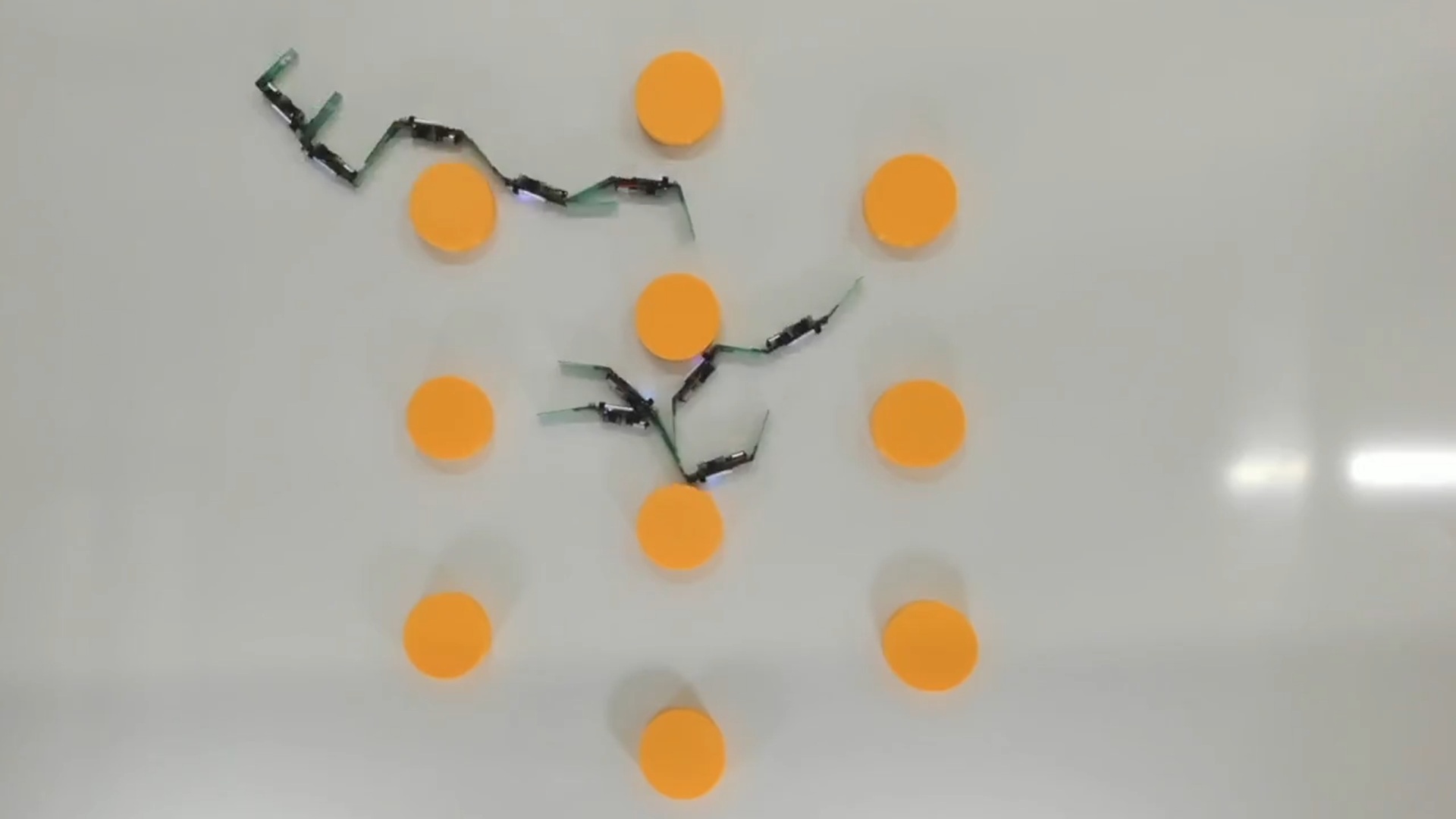 Like a flowing material: Robot swarm uses physics, not commands to self ...