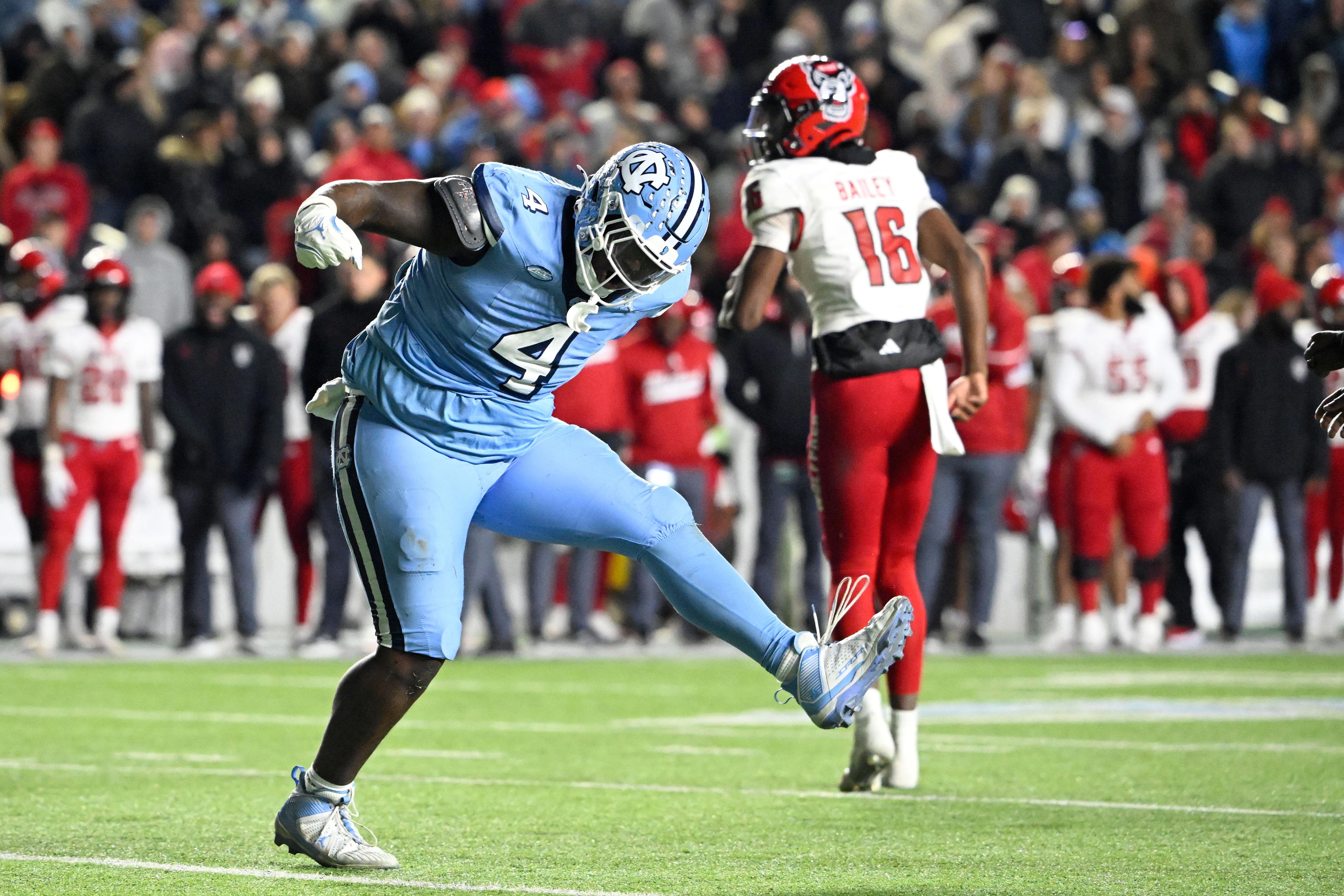 Patriots sign undrafted rookie DT, release veteran special teamer