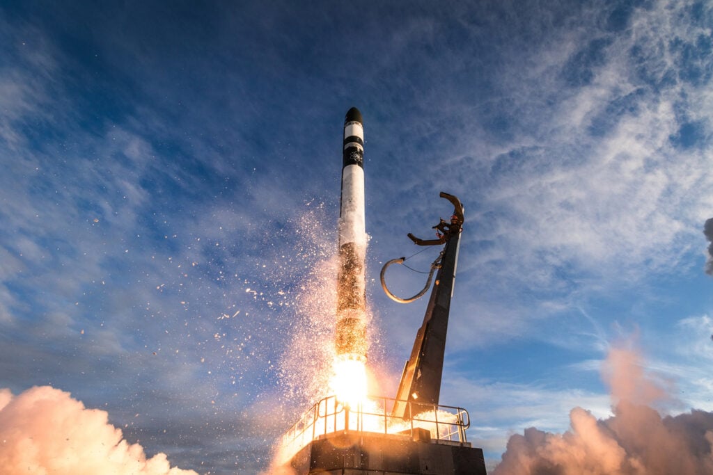 Rocket Lab stock falls after the close: What's happening?