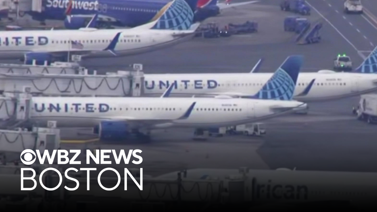FAA investigating incident that forced United jet to abort landing attempt