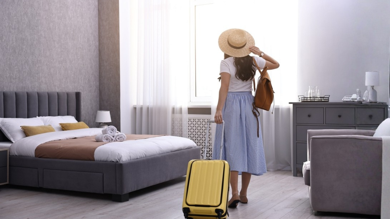 14 US lake town hotels where families can walk to the water
