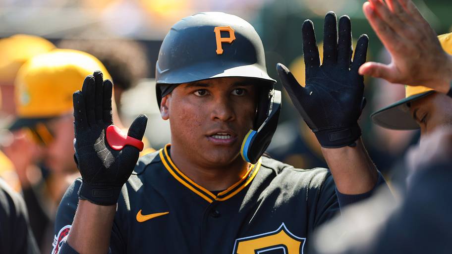 Pirates make big outfield adjustment before Cardinals game