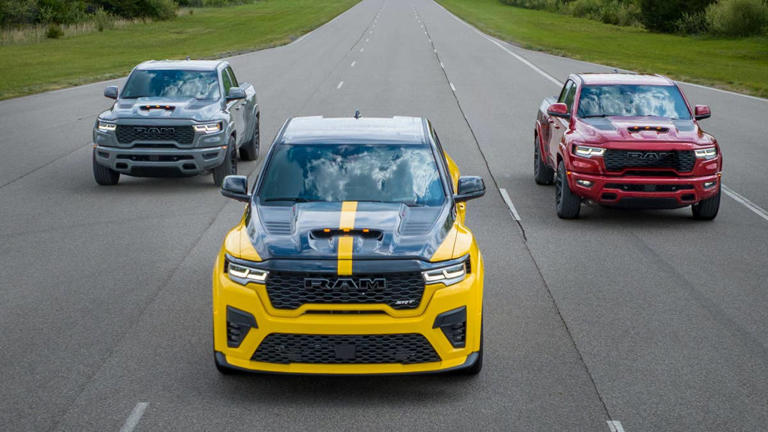 777-HP Ram 1500 Rumble Bee SRT arrives as Ford F-150 Lobo’s worst nightmare