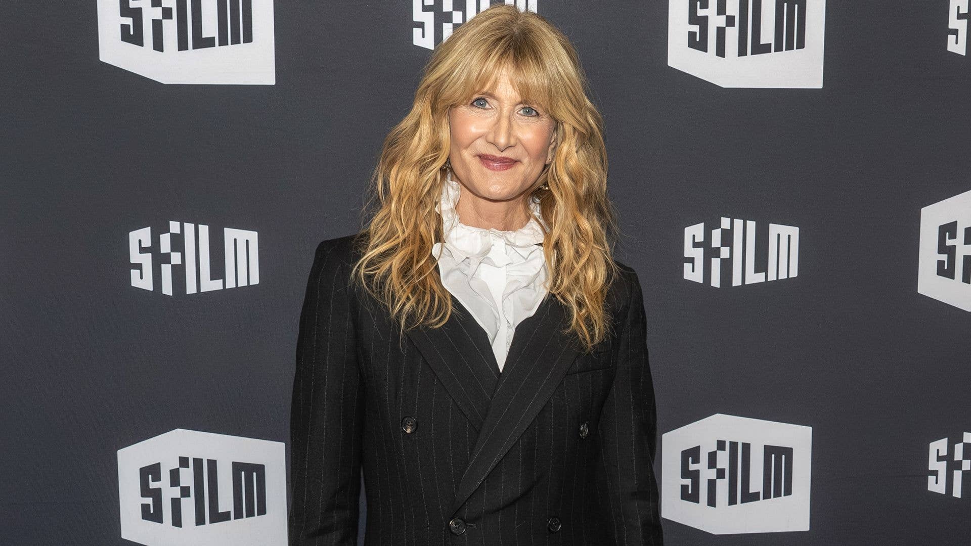 Laura Dern makes first joint appearance with famous father and kids in ...