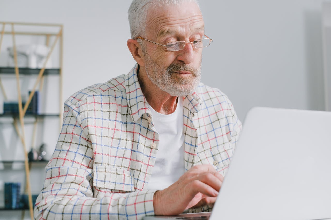 The pros and cons of early retirement in Canada