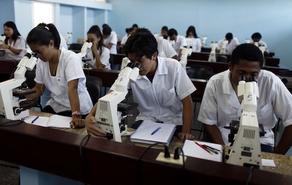 Cuba cho vào đại học không cần thi tuyển
