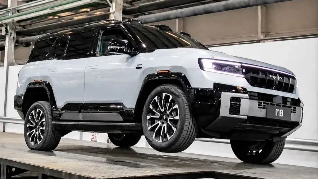 Denza B5 and B8 add suspension that can drive on three wheels