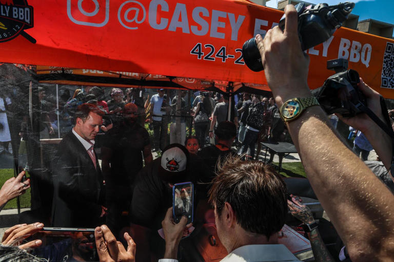 Mayoral candidate Spencer Pratt hosts South LA block party on Bass' old ...