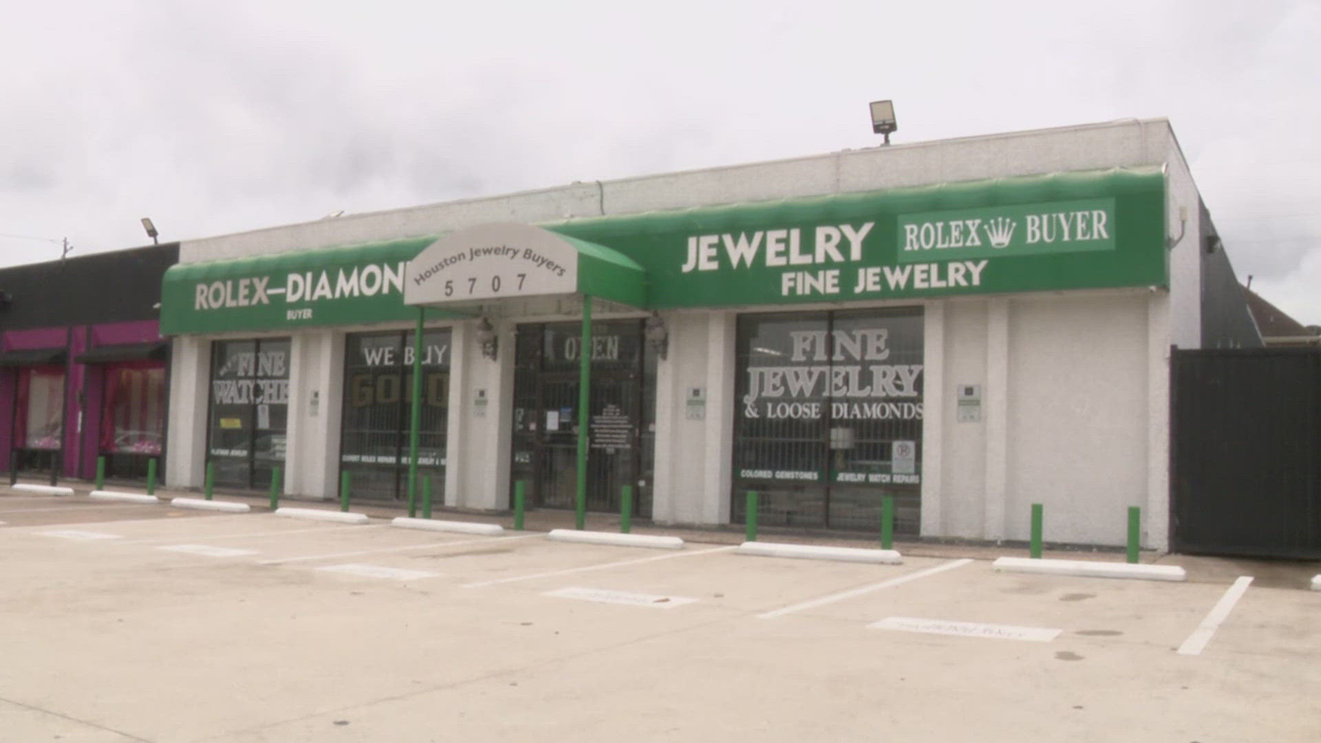 2 men charged, accused of selling counterfeit jewelry at Houston store