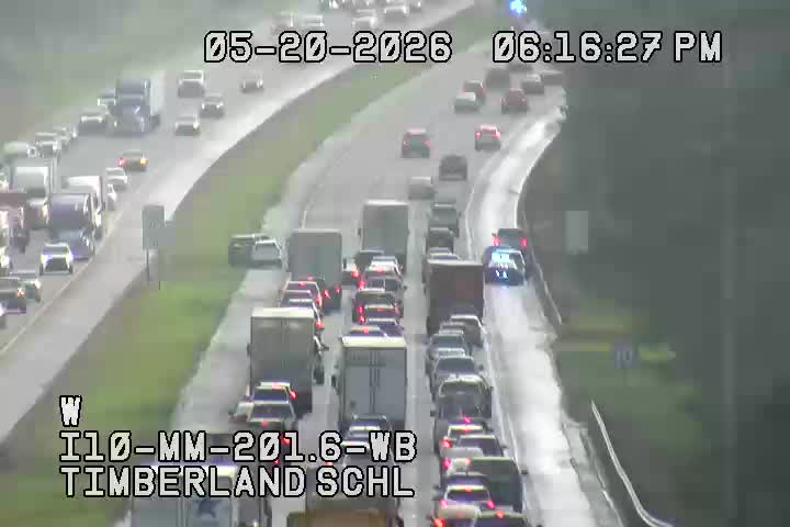 Almost a dozen vehicles collide in chain-reaction I-10 wrecks