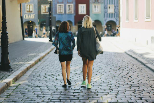 The best walking shoes for travel sightseeing that keep you comfortable ...