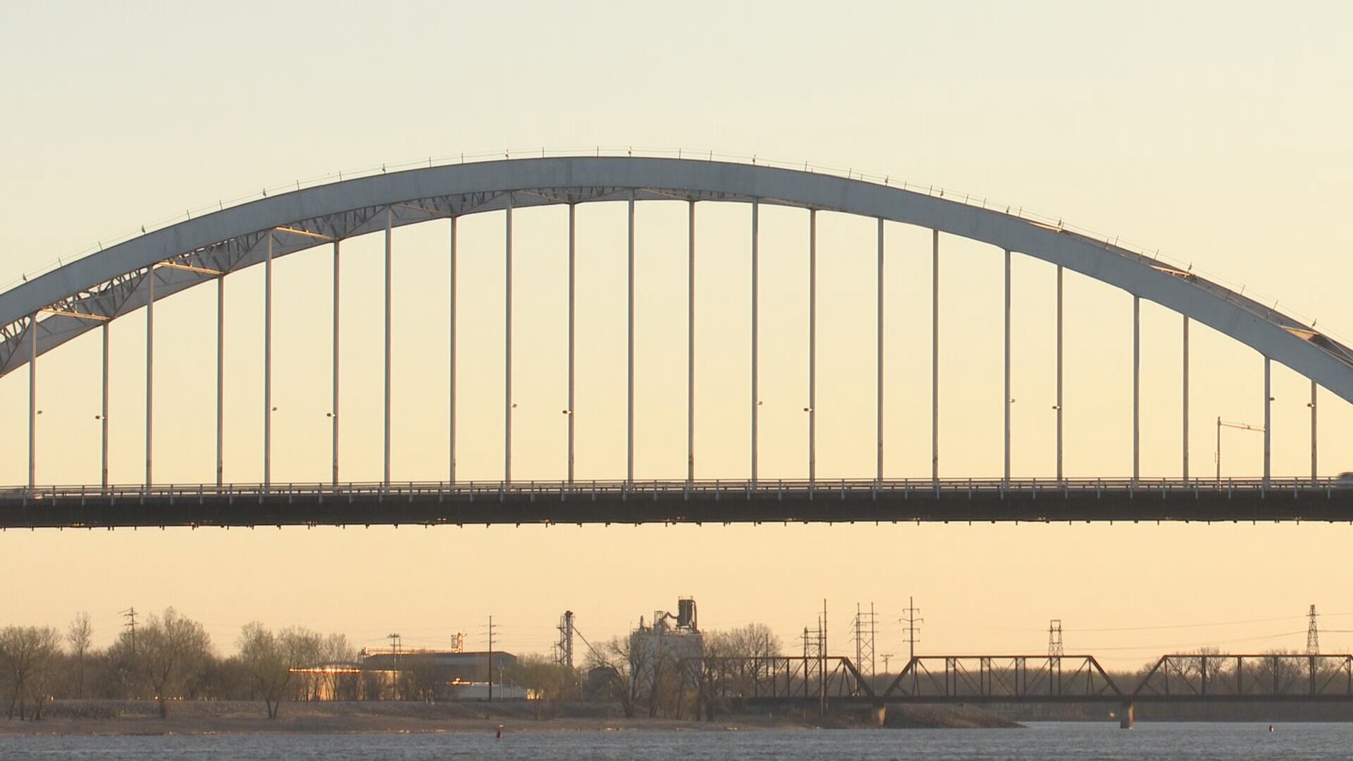Future of Centennial Bridge sparks debate as DOT narrows options