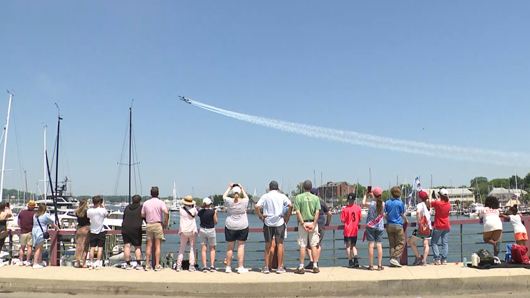 Blue Angels' flight captivates Maryland crowd ahead of US Naval Academy ...