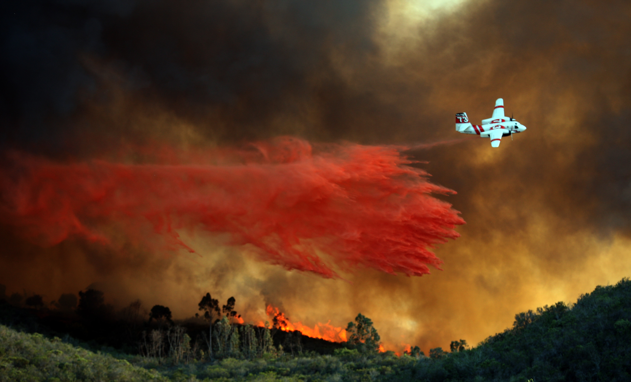 Cal Fire pide evitar la zona aérea durante los incendios