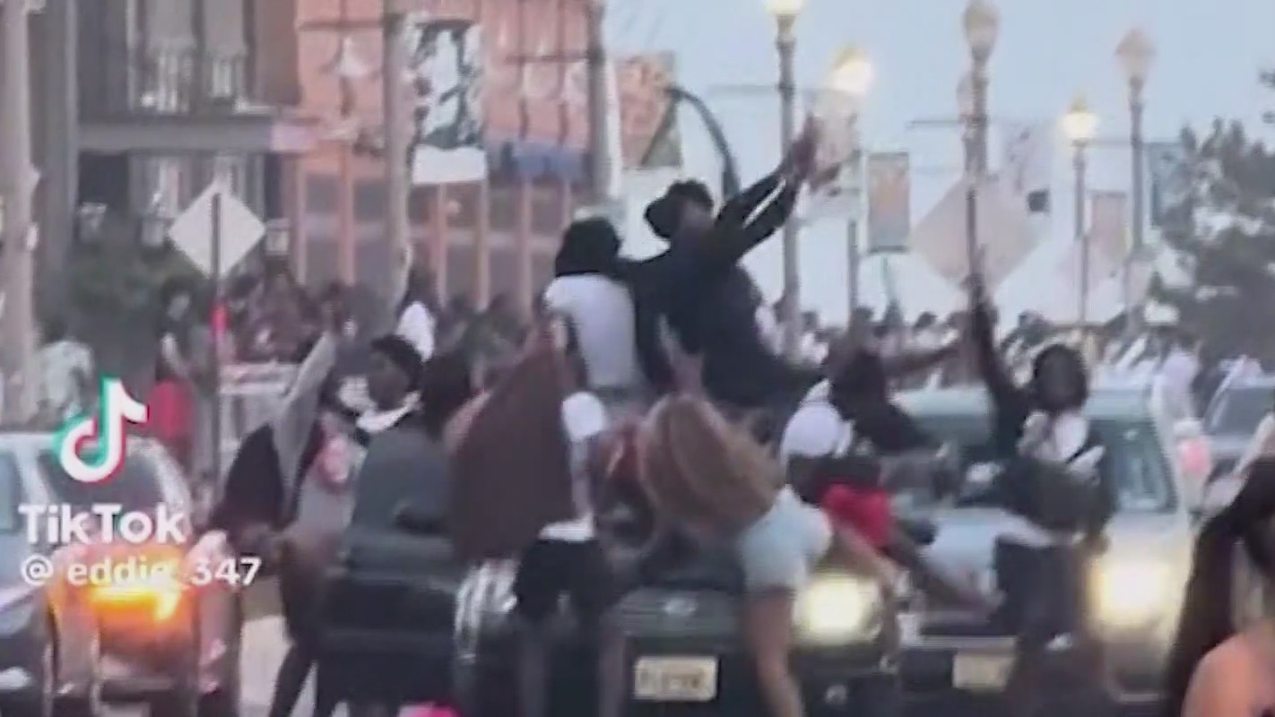 Curfew issued for NJ town after hundreds jump on cars, fight at meetup