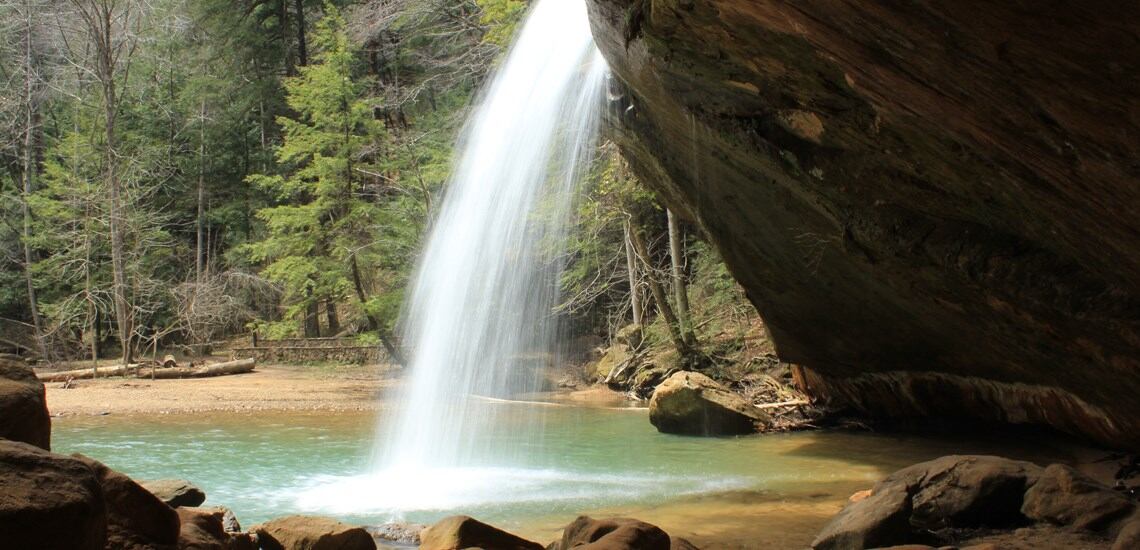 Authorities investigating after 1 dies from fall at state park