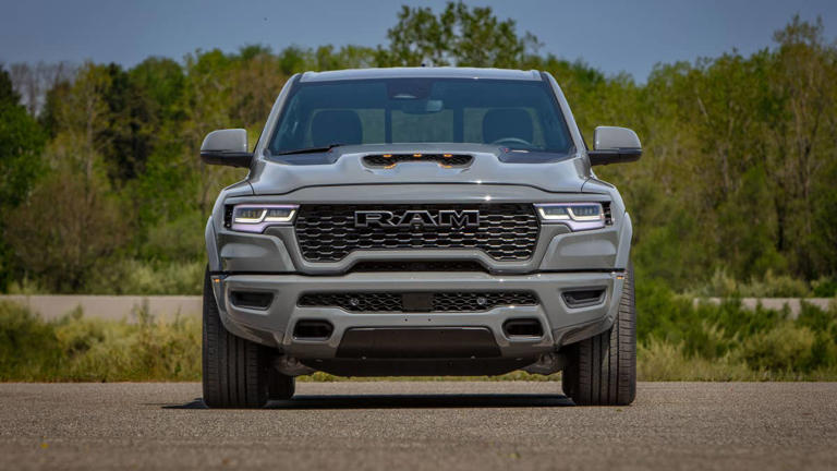 777-HP Ram 1500 Rumble Bee SRT arrives as Ford F-150 Lobo’s worst nightmare