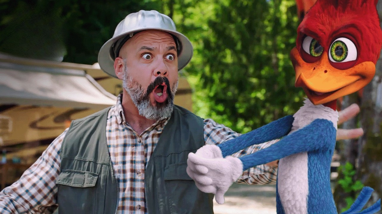 Woody plays tricks on the construction workers, Woody Woodpecker